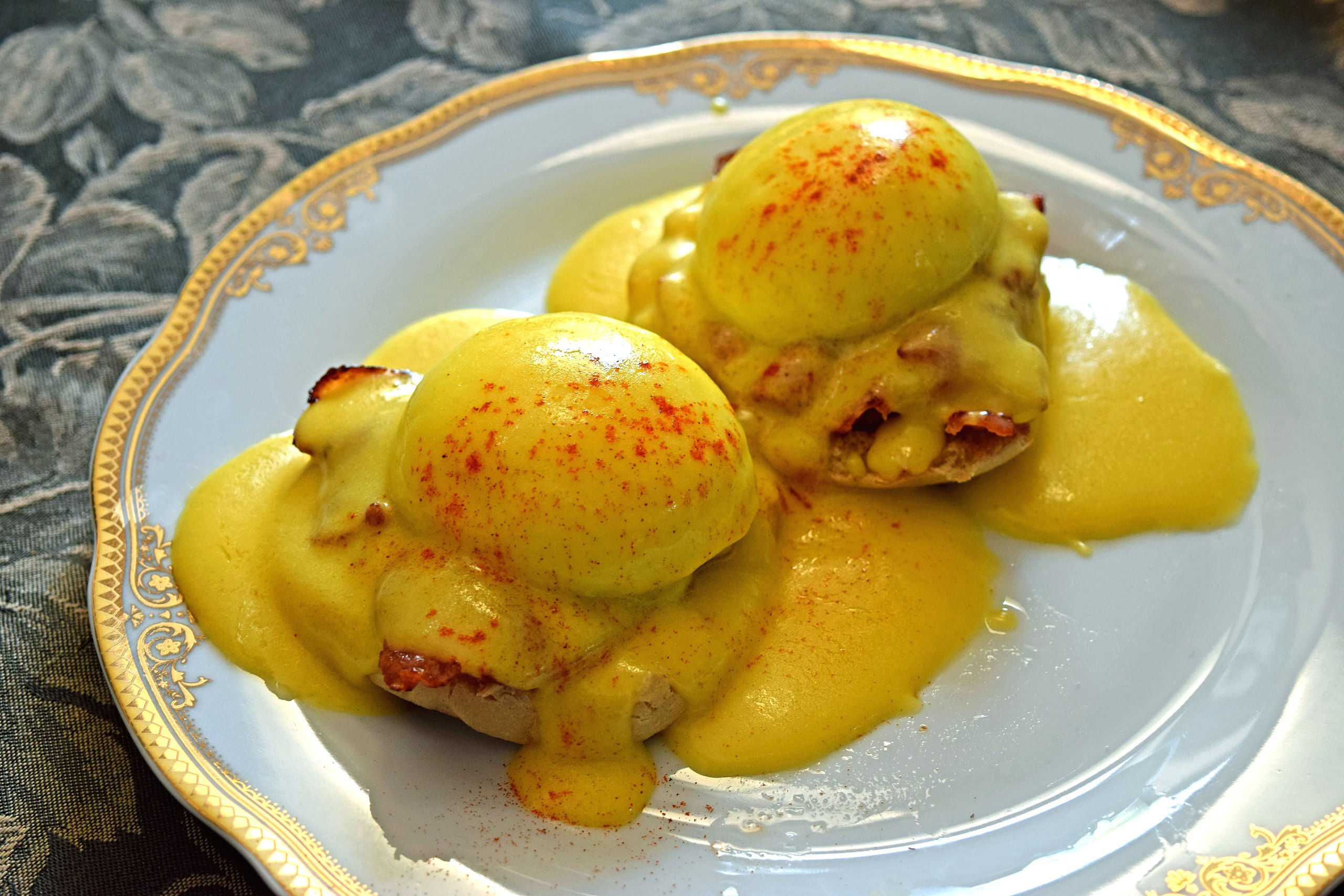 Today on the tray: Eggs Benedict, Brady-style – Michael's TV Tray